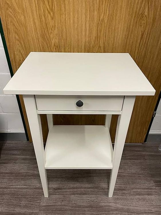 Beistelltisch weiß mit Schublade, 46x35 cm (Gebraucht) in Nürensdorf für CHF 25 – nur Abholung ...