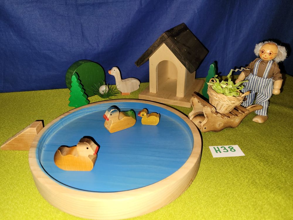 Bauernhof,Holztiere,Ententeich H38 (Gebraucht) in Aarberg für CHF 32 ...