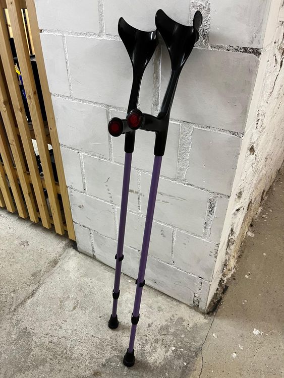 Gehhilfen Krücken lila Unterarmstützen 130kg max. Typ 222k (Gebraucht ...