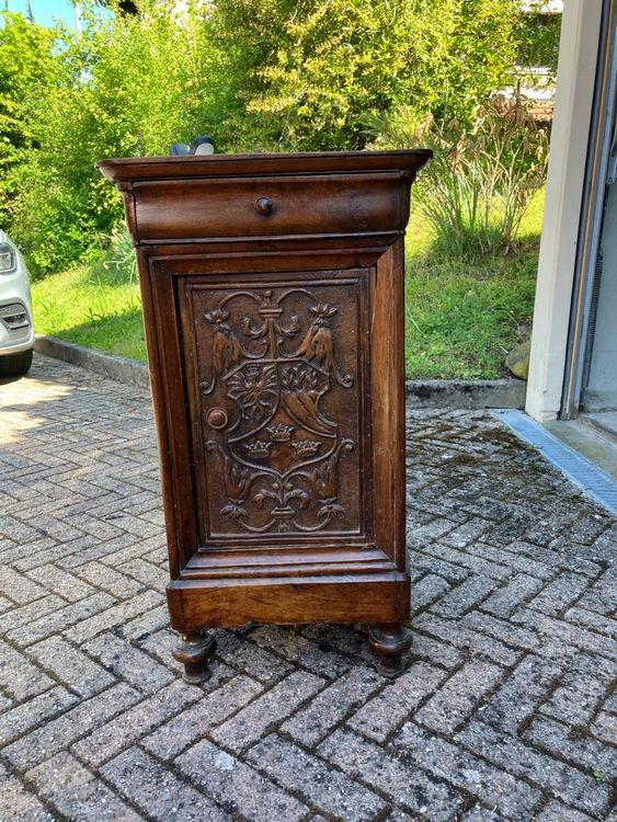 Meuble d'appoint ancien en bois massif sculpté, vintage (Gebraucht) in Chailly-Montreux für CHF ...