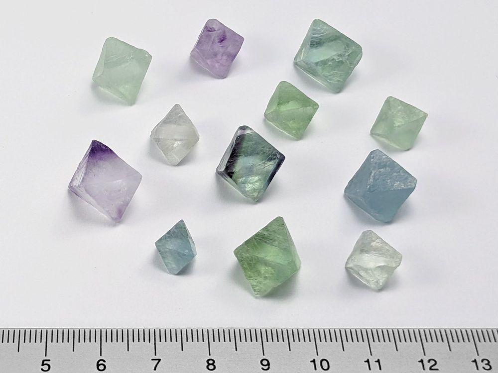 Fluorit Oktaeder Kristalle 8 bis 17mm, 12Stk. (Neu und originalverpackt) in Meilen für CHF 10 ...