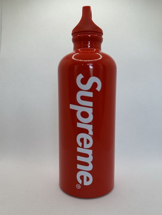 Gourde Supreme x Sigg NEUVES (Neuf avec emballage d'origine) à ...