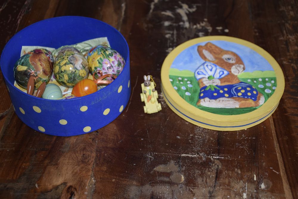 Runde Ostern Schachtel mit Inhalt 10 Stk. (Gebraucht) in Wetzikon ZH ...