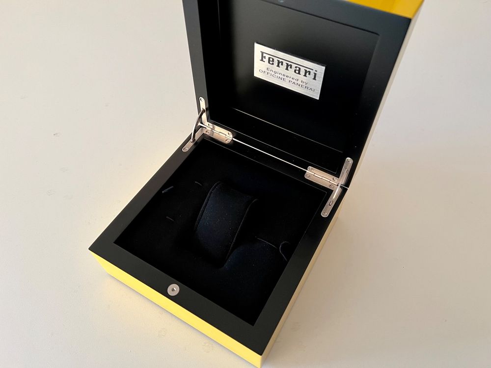 PANERAI Ferrari yellow-lacquered standard watch box | Kaufen auf Ricardo