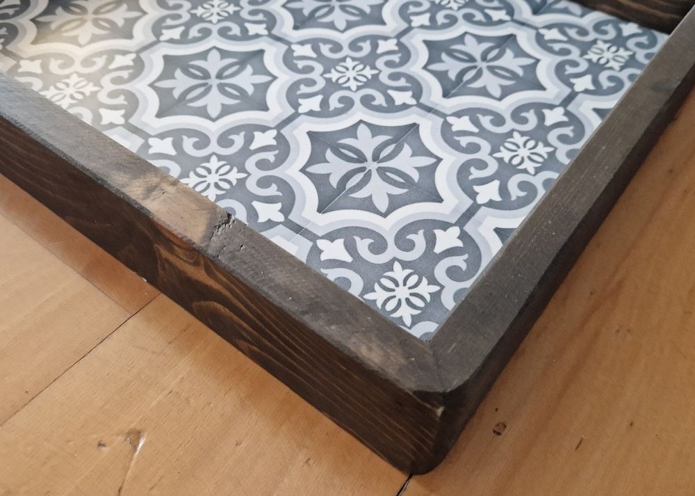 Servier-Tablet aus Holz mit schönem Muster, neuw., NP 49.- (Gebraucht ...