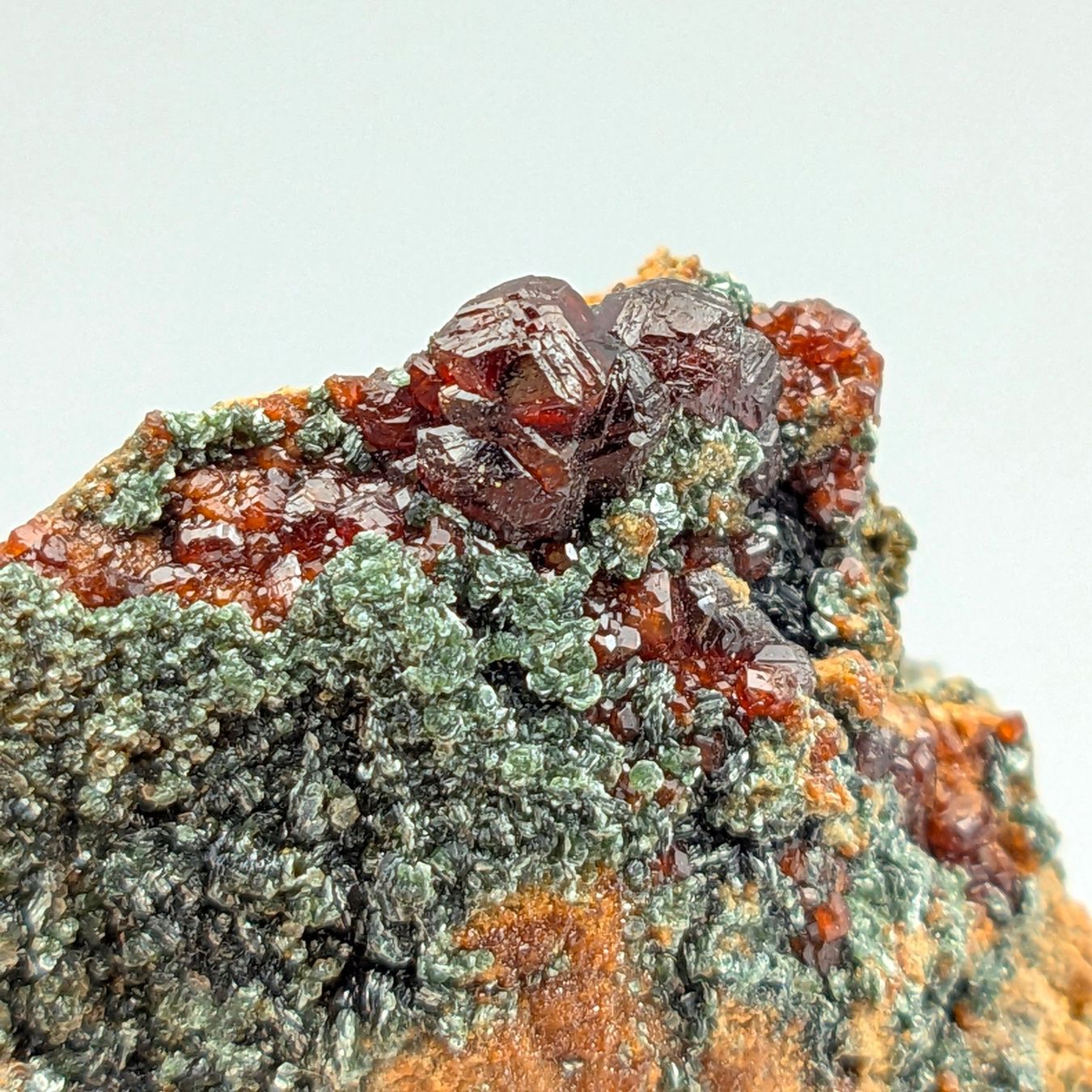 HESSONIT Roter GRANAT mit CLINOCHLOR, Italien (Nuovo (secondo la descrizione)) a Balerna per CHF ...