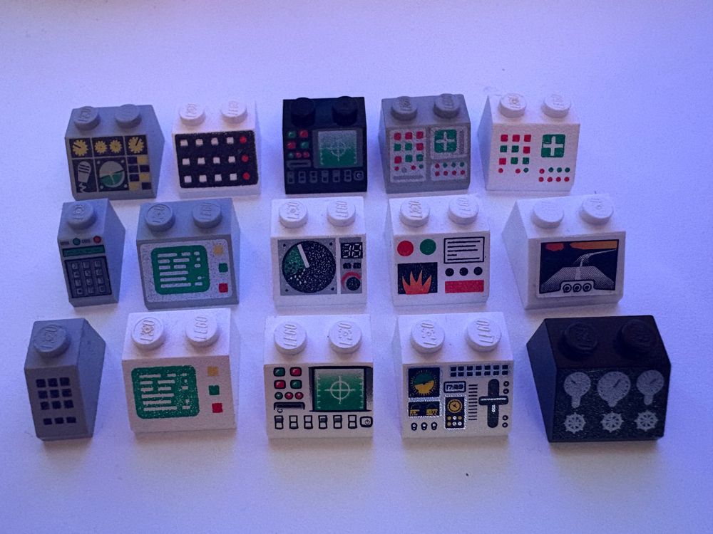 Lego System Space City control panels 15 pieces (Gebraucht) in Fully ...