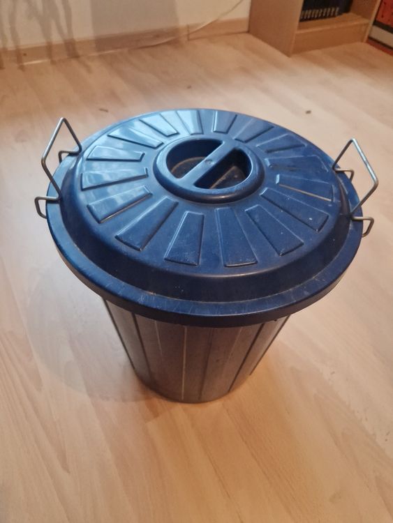 Robuster Rotho Eimer mit Deckel, blau (Gebraucht) in Boniswil für CHF 5 ...