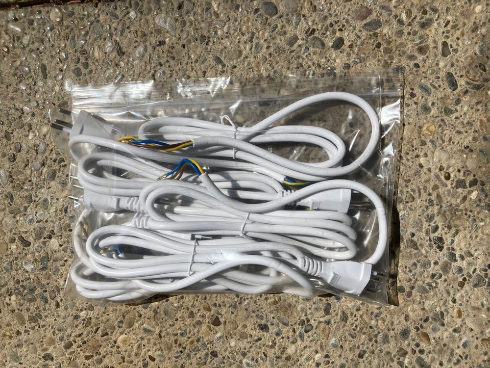 Netzkabel 230V - 150cm (Neu und originalverpackt) in Staufen für CHF 11 ...
