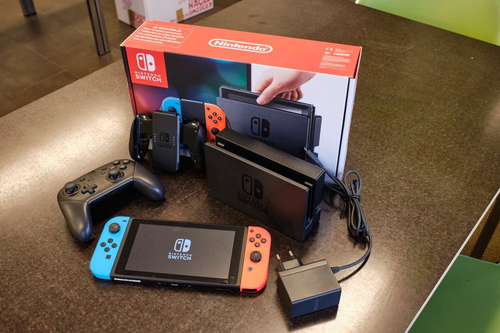 Nintendo Switch + Extra-Controller (Gebraucht) in Zürich für CHF 210 ...