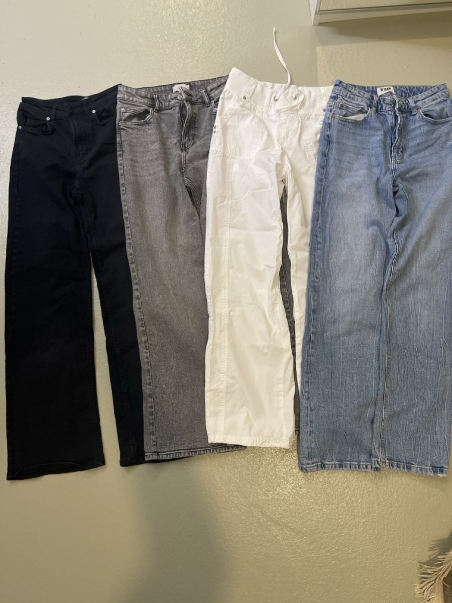 4 Hosen (davon 3 mal Jeans) gr 34-36 (Gebraucht) in zeihen für CHF 25 ...