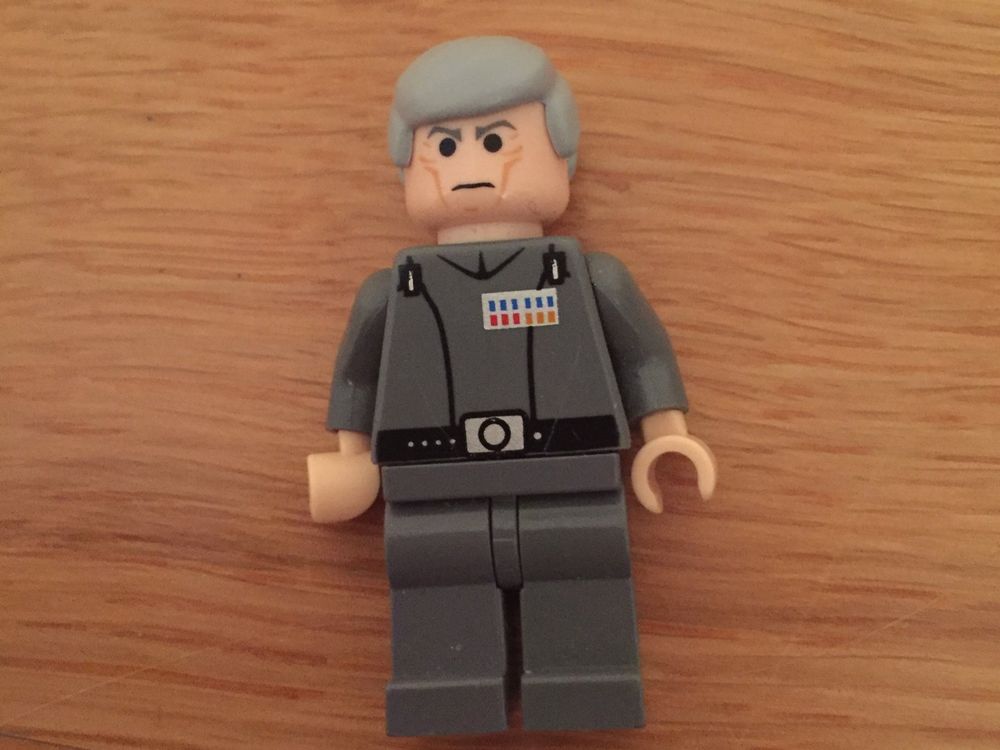 Lego Stars Wars Minifigure "Grand Moff Wilhuff Tarkin" | Kaufen auf Ricardo