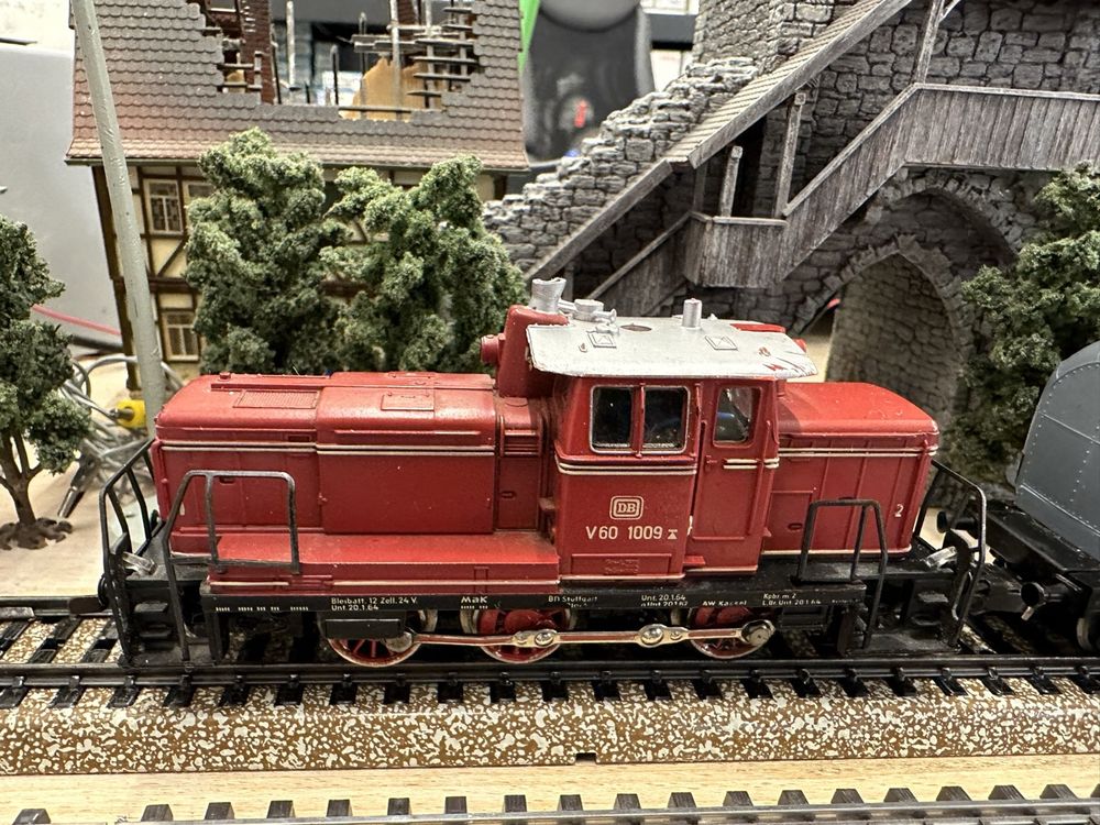 Märklin 3065 DB BR 260 mit 4621 Güterwagen (Gebraucht) in Lupsingen für ...