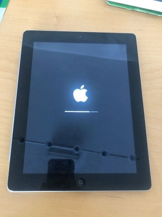 iPad 2 32 GB inkl. Kabel und Case (Gebraucht) in Kriessern für CHF 83 – mit Lieferung auf ...