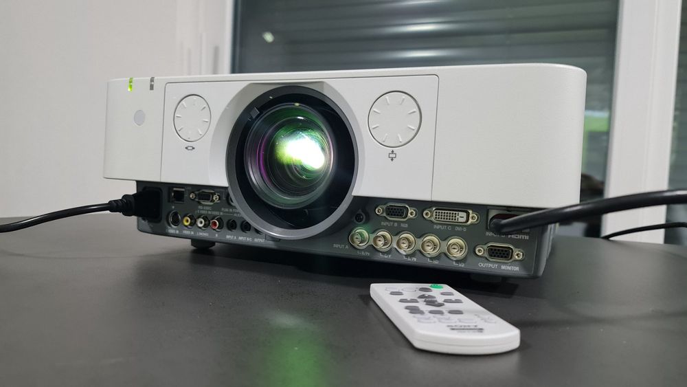 Laser Projector SONY VPL-FHZ55 for games and home cinema (Gebraucht) in ...