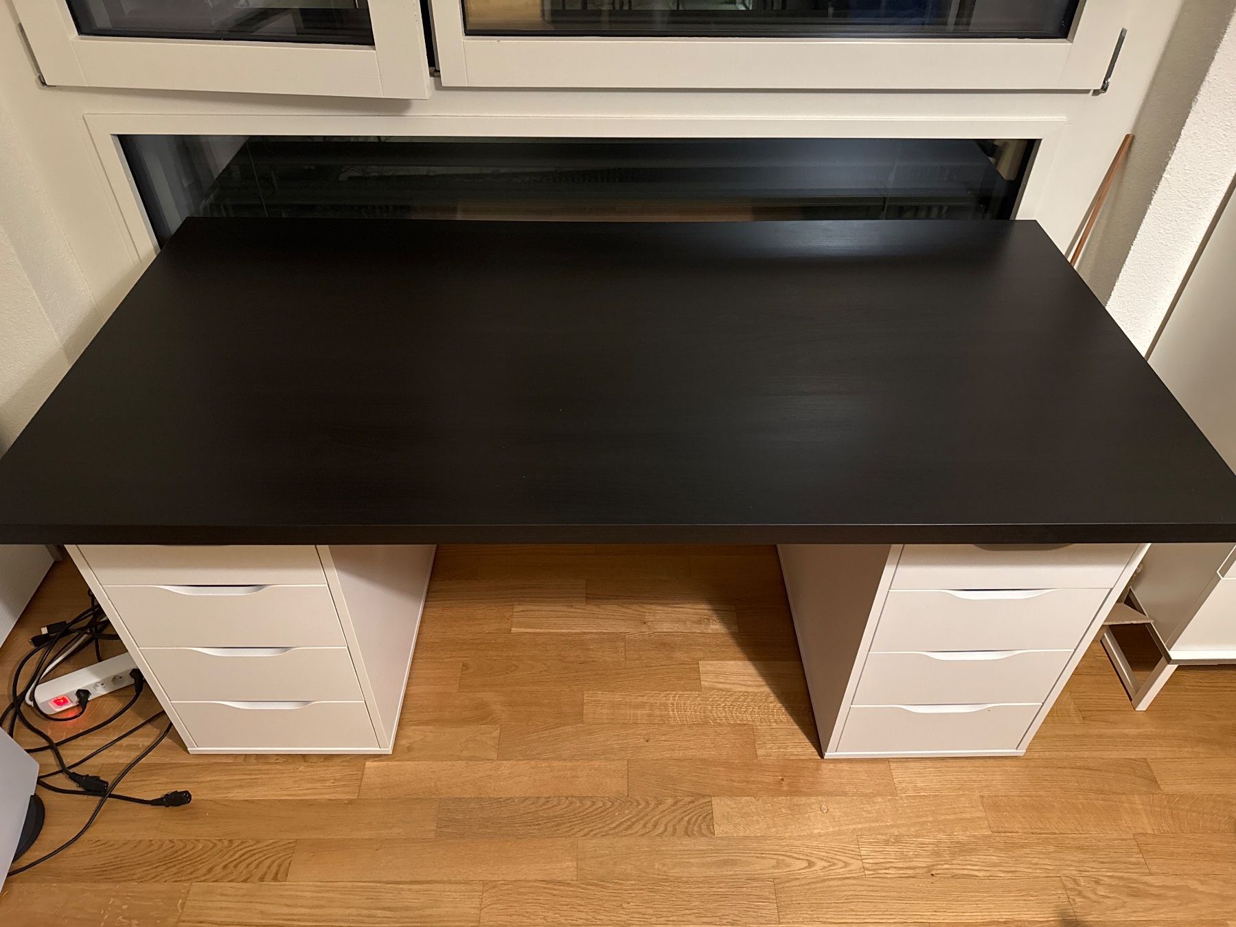 Schwarze IKEA LINNMON Schreibtischplatte (Gebraucht) in Zürich für CHF 20 – nur Abholung auf ...