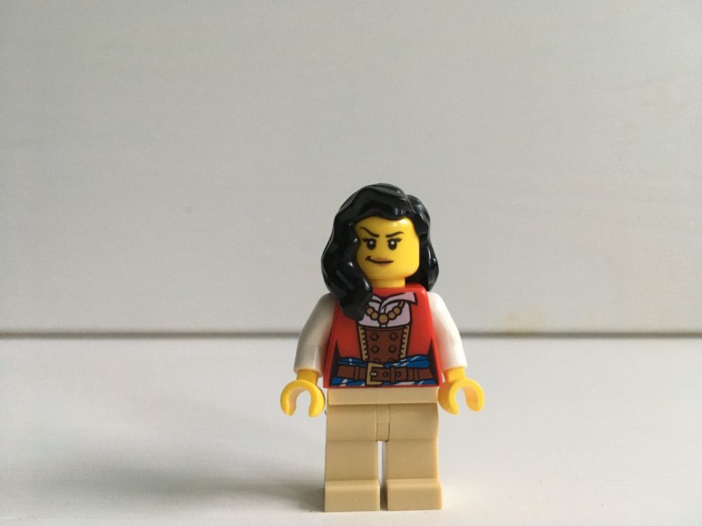 Lego Minifigur - Lady Anchor aus Set 21322 (Neu (gemäss Beschreibung ...