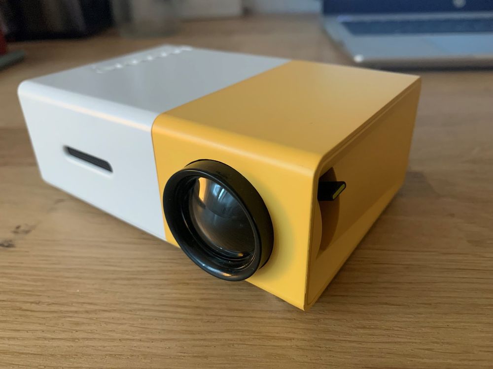 Mini Beamer zum Mitnehmen mit Fernbedienung | Kaufen auf Ricardo