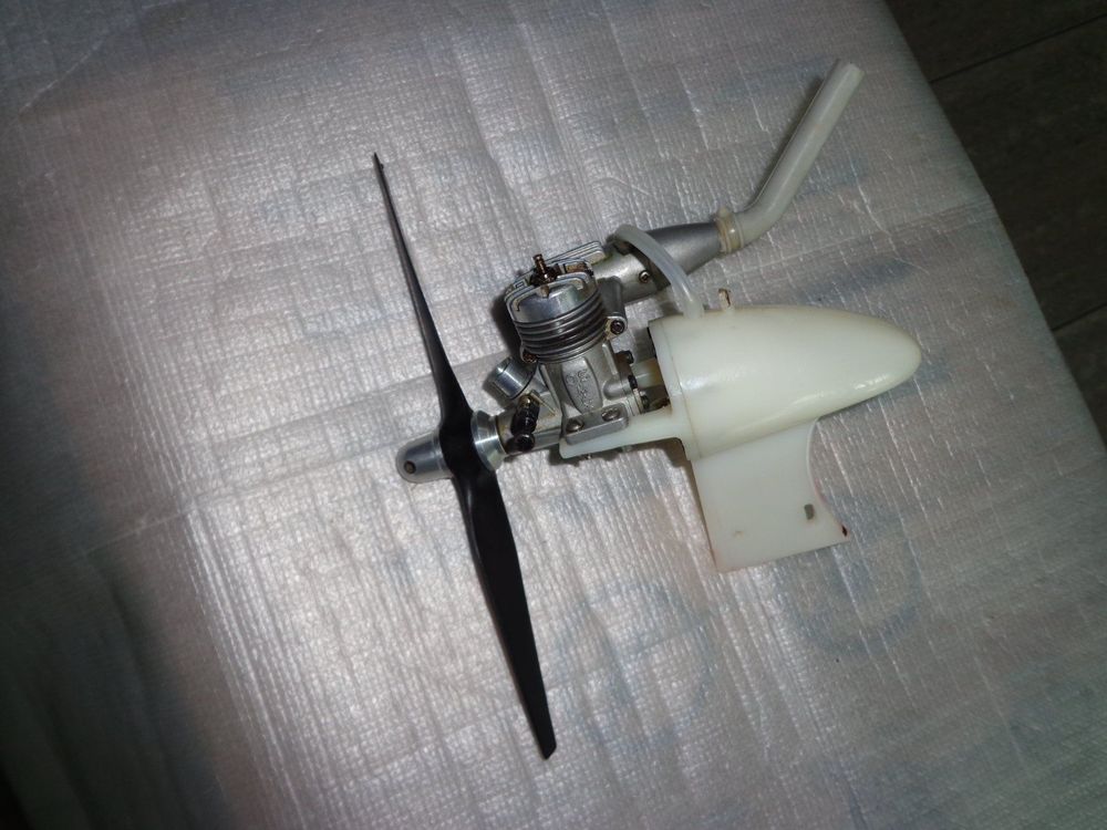 Alte Modellmotor mit Tank OS Max 10 (1.76 ccm) (Gebraucht) in Camorino für CHF 29 – mit ...