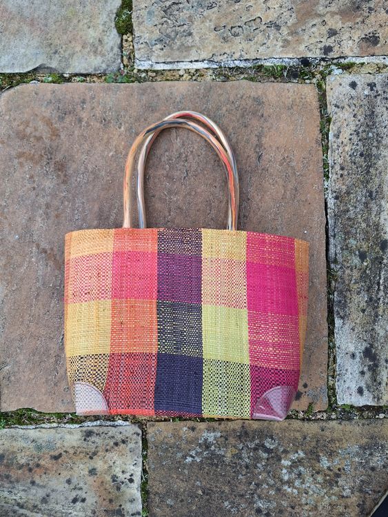 Sommer Handtasche / Badetasche / Strohtasche kariert (Gebraucht) in Nussbaumen AG für CHF 9.5 ...