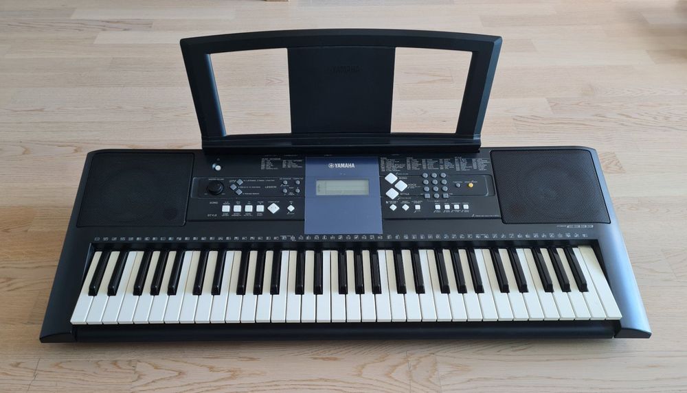 YAMAHA PSR - E333 Digital Keyboard inklusive Notenständer | Kaufen auf ...