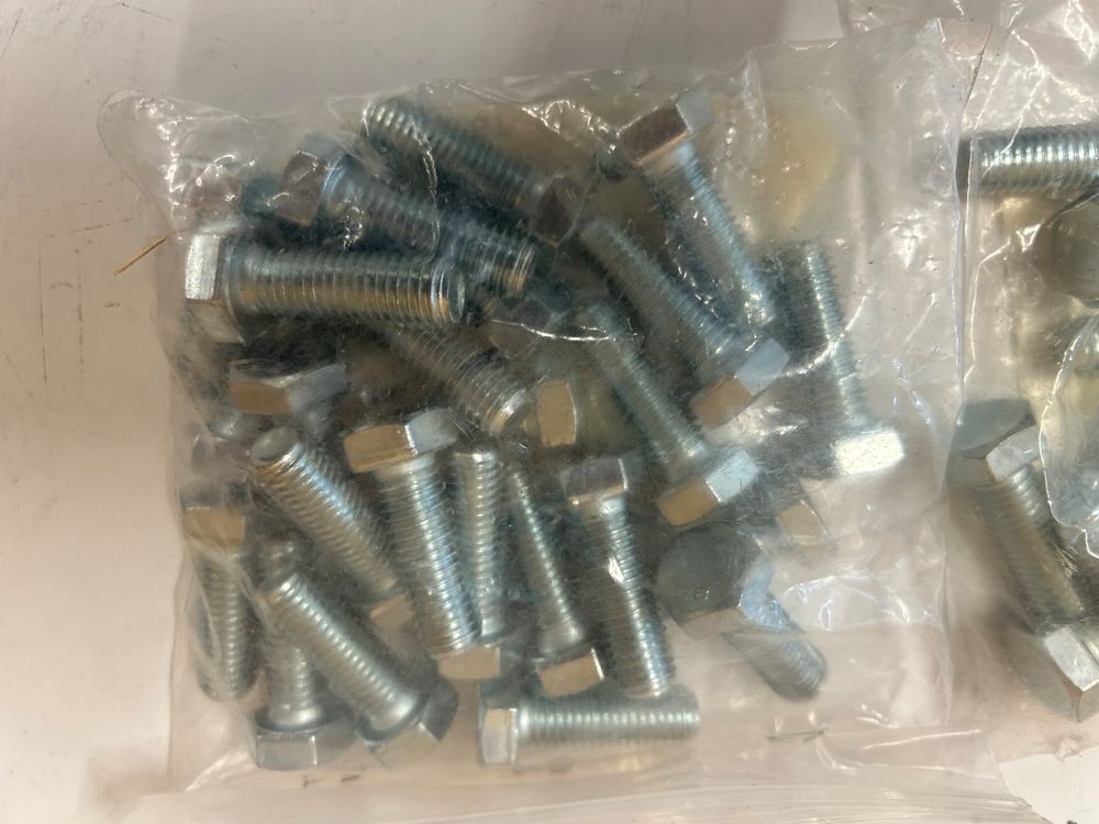 Neu 35x Schrauben neu M12 x 35 (Neu und originalverpackt) in Schupfart für CHF 10 – mit ...
