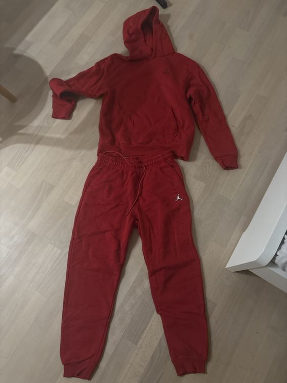Red Air Jordan tracksuit (Gebraucht) in Rüschlikon für CHF 30 – mit ...