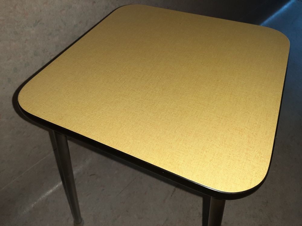 60/70er Designklassiker - ein Stuhl gelb ohne Lehne | Kaufen auf Ricardo