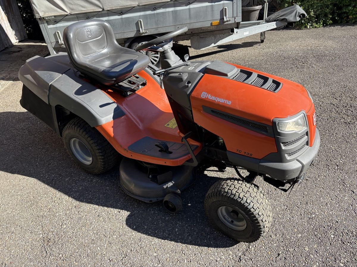 Husqvarna Rasentraktor TC 138, Top Zustand! (Gebraucht) in Adlikon b ...