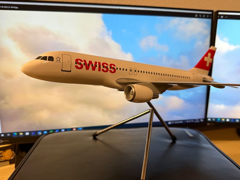 Flugzeugmodell Swiss Airbus A320-214 1:100 (Gebraucht) in ...
