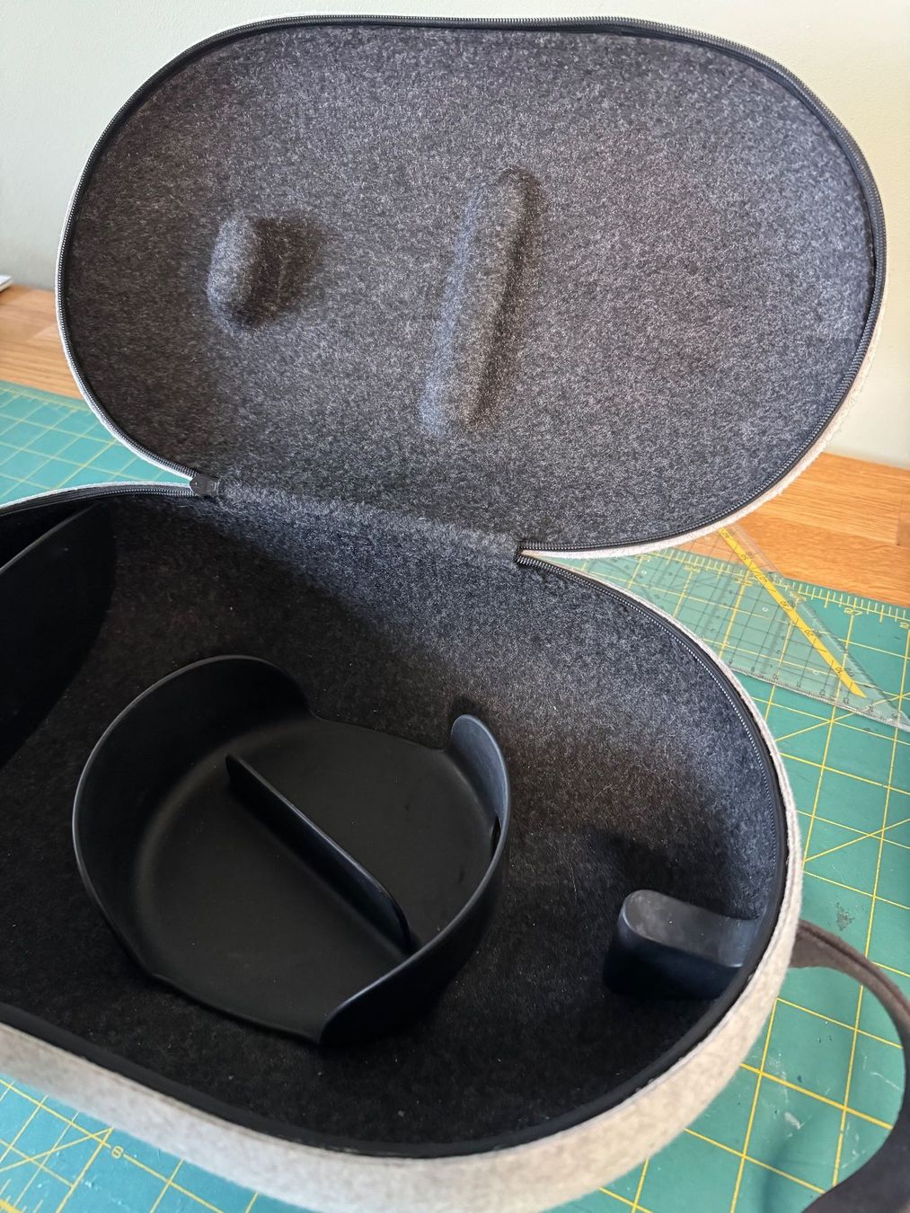 Meta Quest 2 - Originalcase in sehr gutem Zustand (Gebraucht) in Bern ...