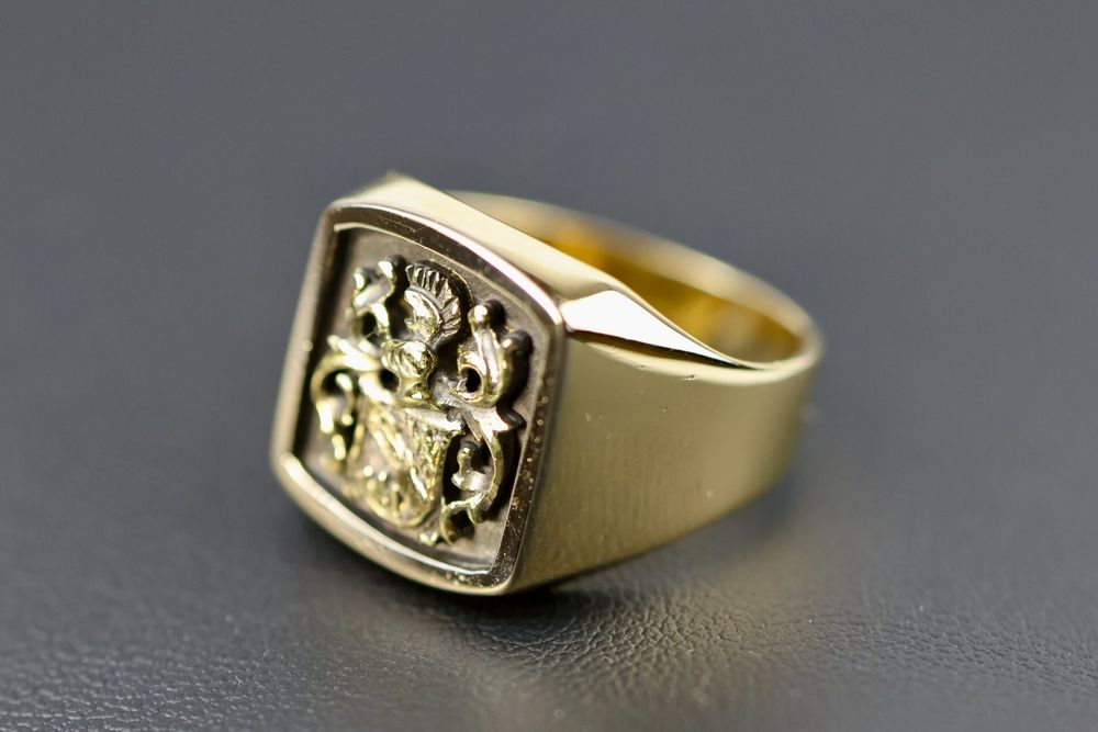 Gold Ring Wappen aus 18 K / 750 Gold (Gebraucht) in Bellach für CHF ...