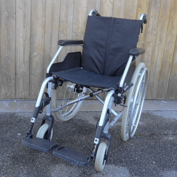 Rollstuhl Meyra, SB 45 cm, Zusatzbremsen, nur CHF 209 (Gebraucht) in Lengnau für CHF 209 – mit ...