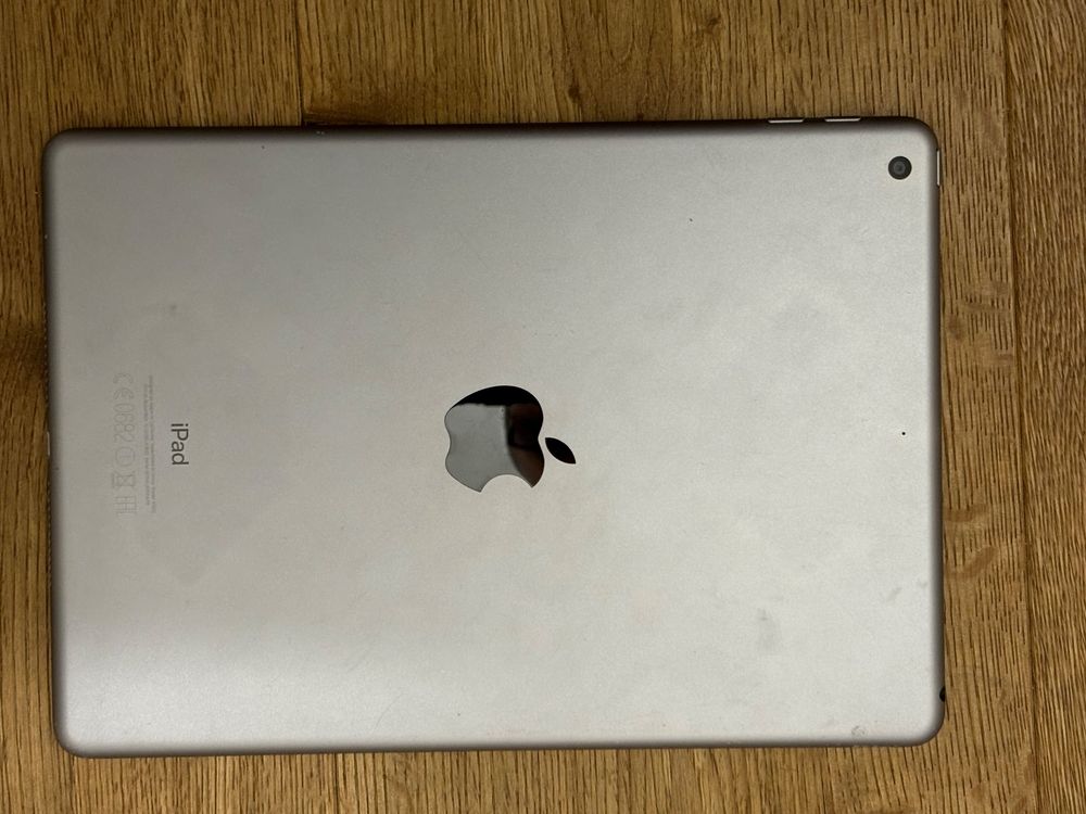 Apple iPad (5.Generation) 32 GB (Gebraucht) in Hagendorn für CHF 90 ...