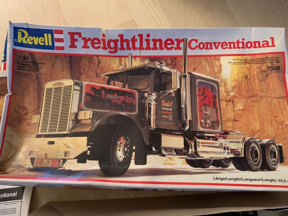 Revell Freightliner 1/24 Modellbausatz (Gebraucht) in Walenstadt für ...
