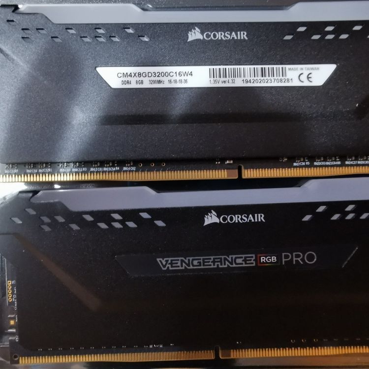 2 mal 8 GB Corsair Vengeance Pro RGB DDR4 3200 RAM - 16 GB | Kaufen auf ...