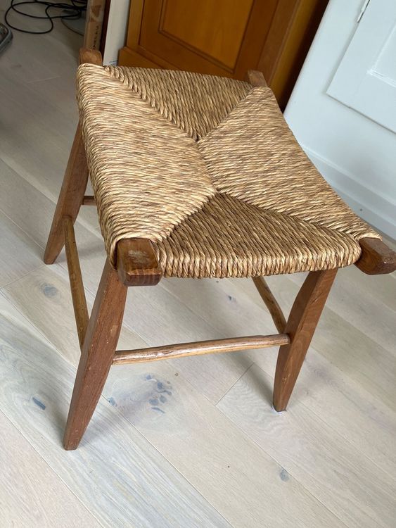 Kleiner Schemel mit Stroh Sitz (Gebraucht) in Horn für CHF 10 – nur ...