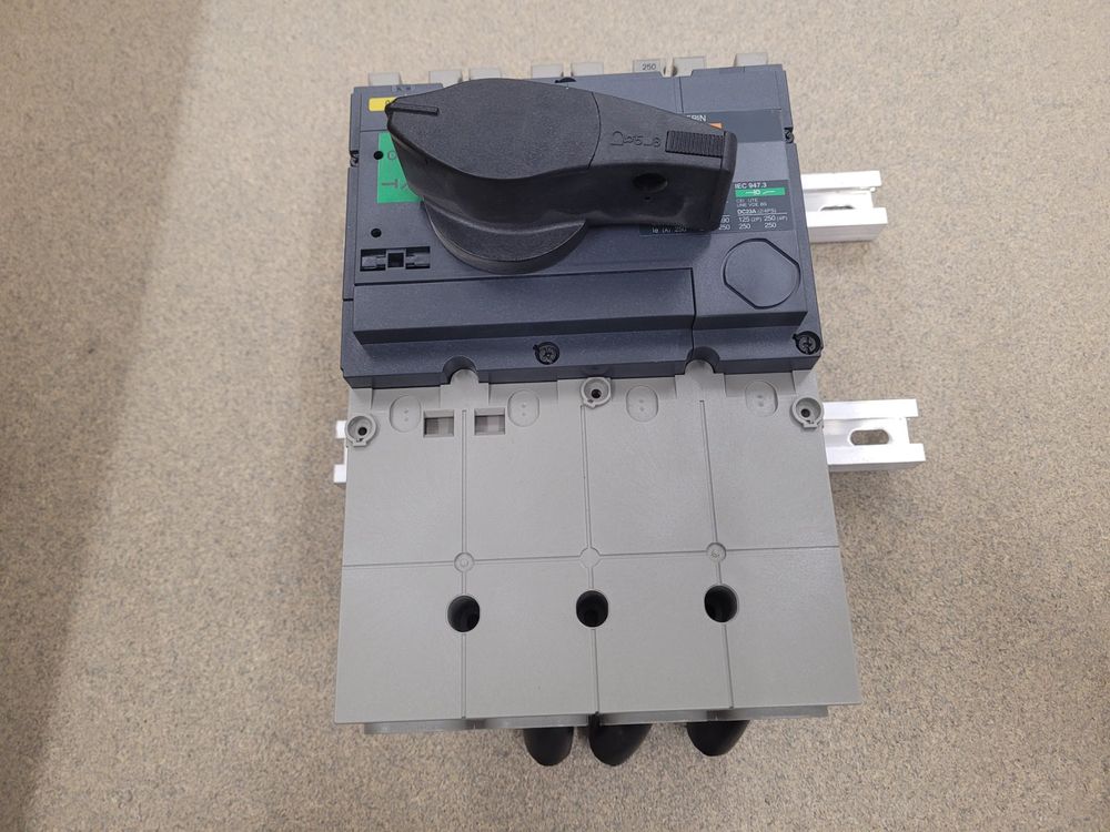 Merlin Gerin Interpact INS 250 Lasttrennschalter (Gebraucht) in Vitznau ...