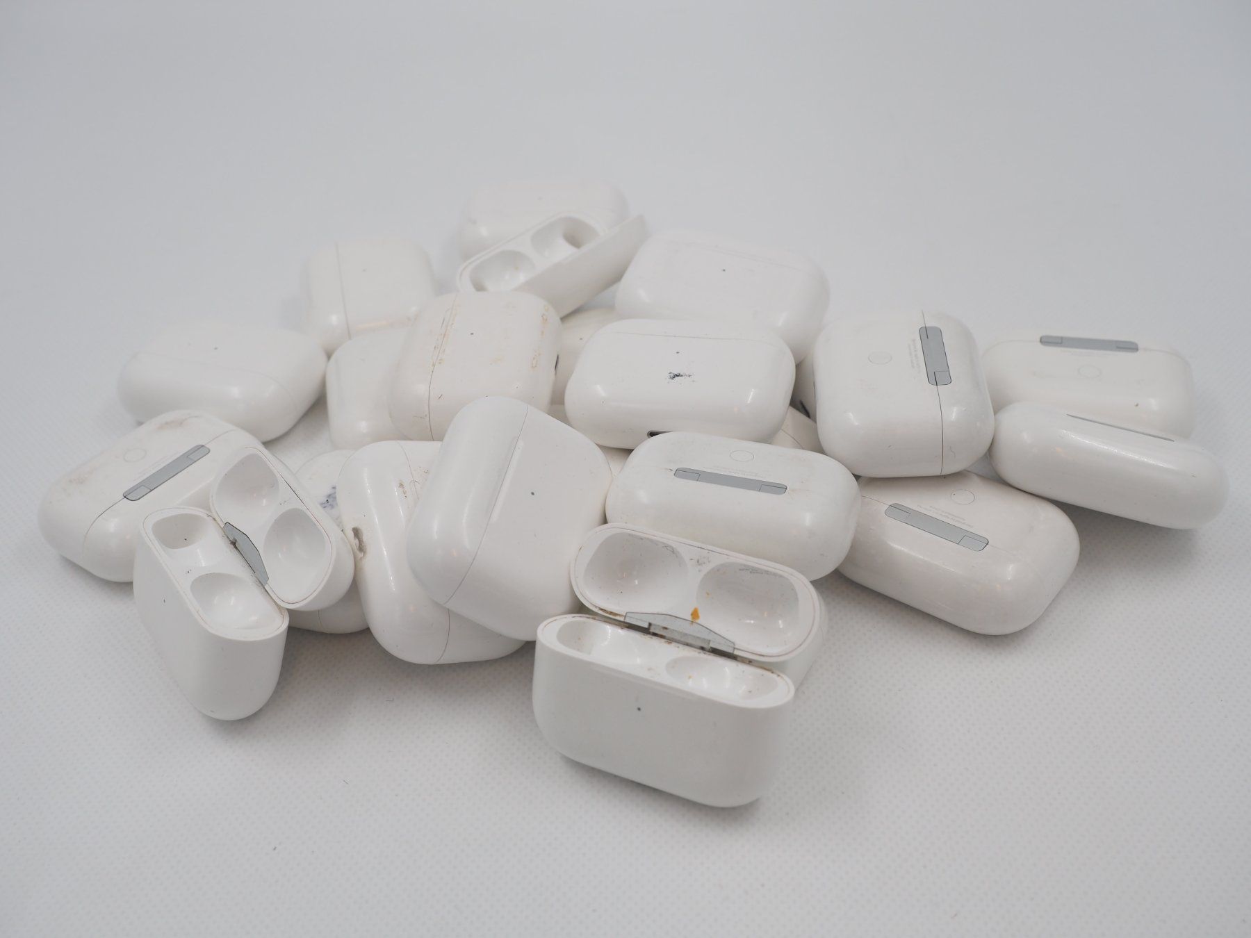 25 x APPLE AirPods Pro 1. Generation Lader (25111653) (Defekt) in ...