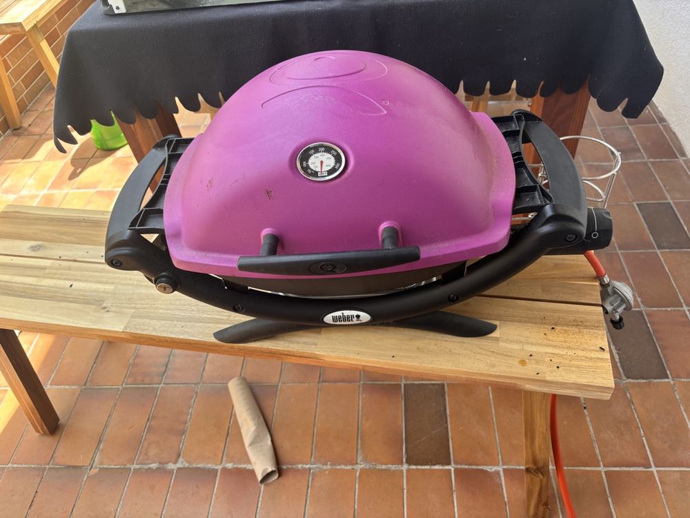 Weber Gasgrill Pink (Gebraucht) in Langenbruck für CHF 8 – nur Abholung ...
