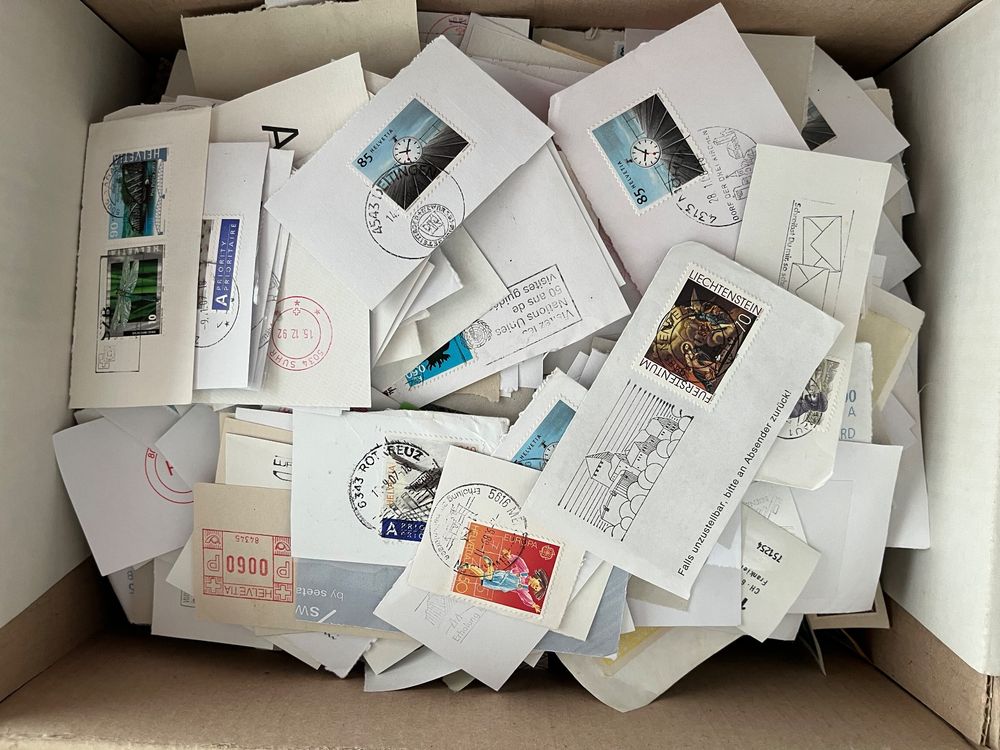 Karton mit 2 Kilogramm Schweizer Marken ab Alt auf Papier (Gebraucht ...