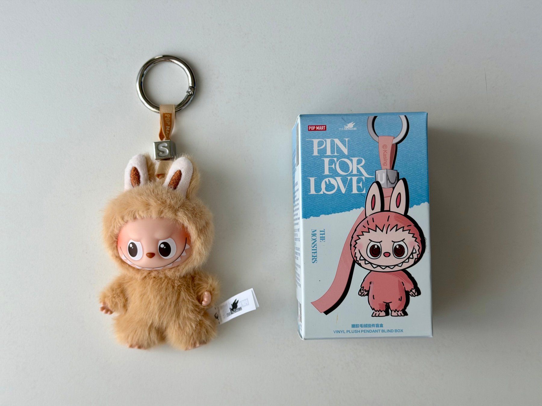 Labubu (The Monsters) Pin for Love S (smile) hellbraun (Neu und ...