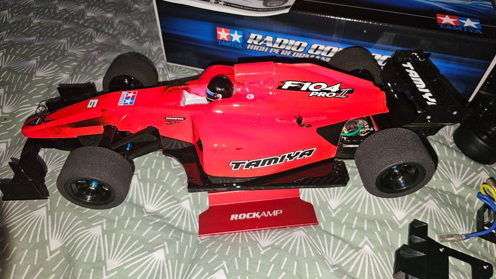 Tamiya F104 Pro 2 Stand in der Vitrine | Kaufen auf Ricardo