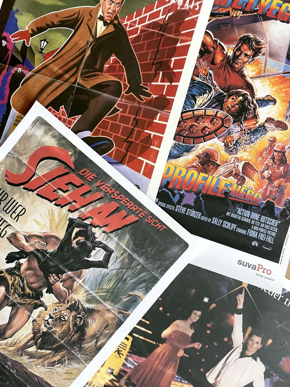 4 Umgeleite Filmplakate auf deutsch / Affiches détournées (Gebraucht) in Savagnier für CHF 25 ...