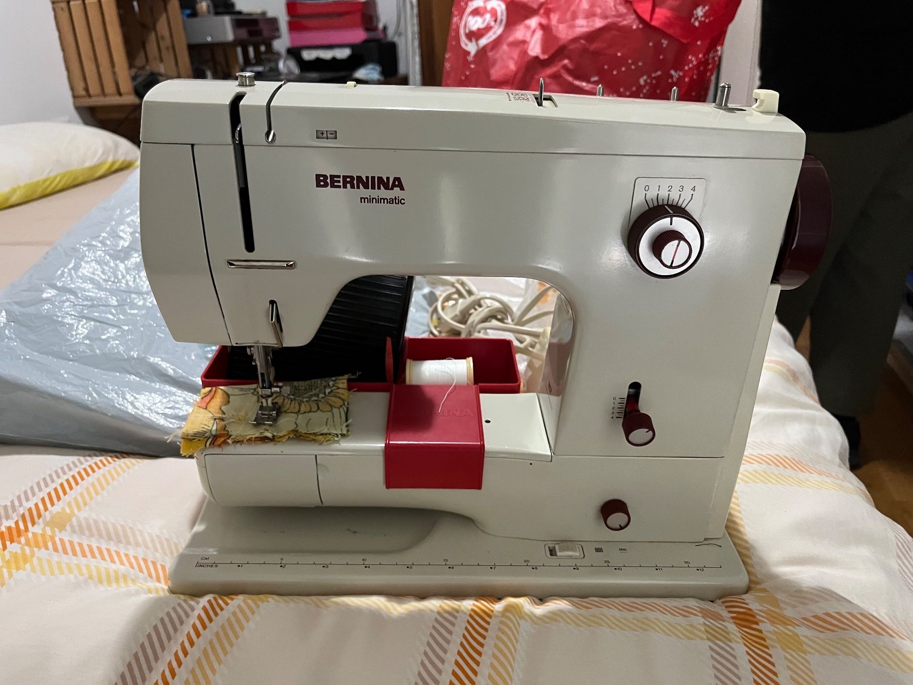 Bernina minimatic Nähmaschine mit Koffer, Top Zustand! (Gebraucht) in ...