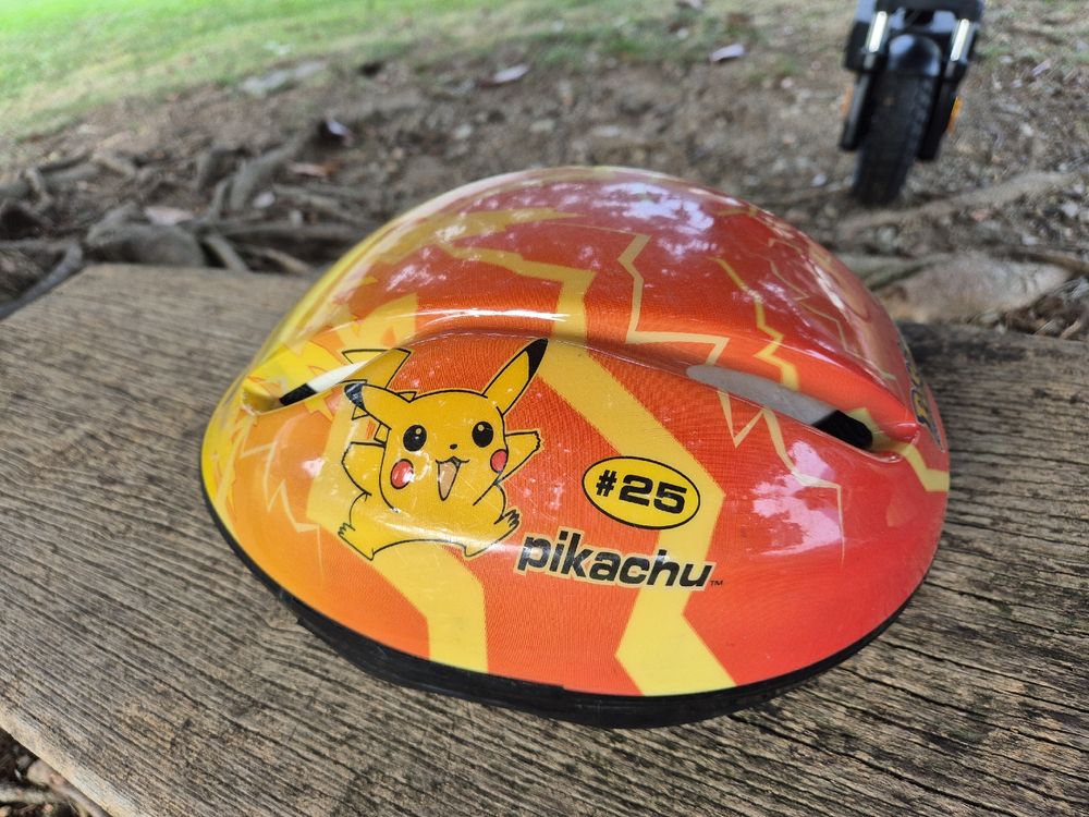 Helm Pokémon Pikachu #25 2000 (Gebraucht) in Losone für CHF 1000 – nur ...