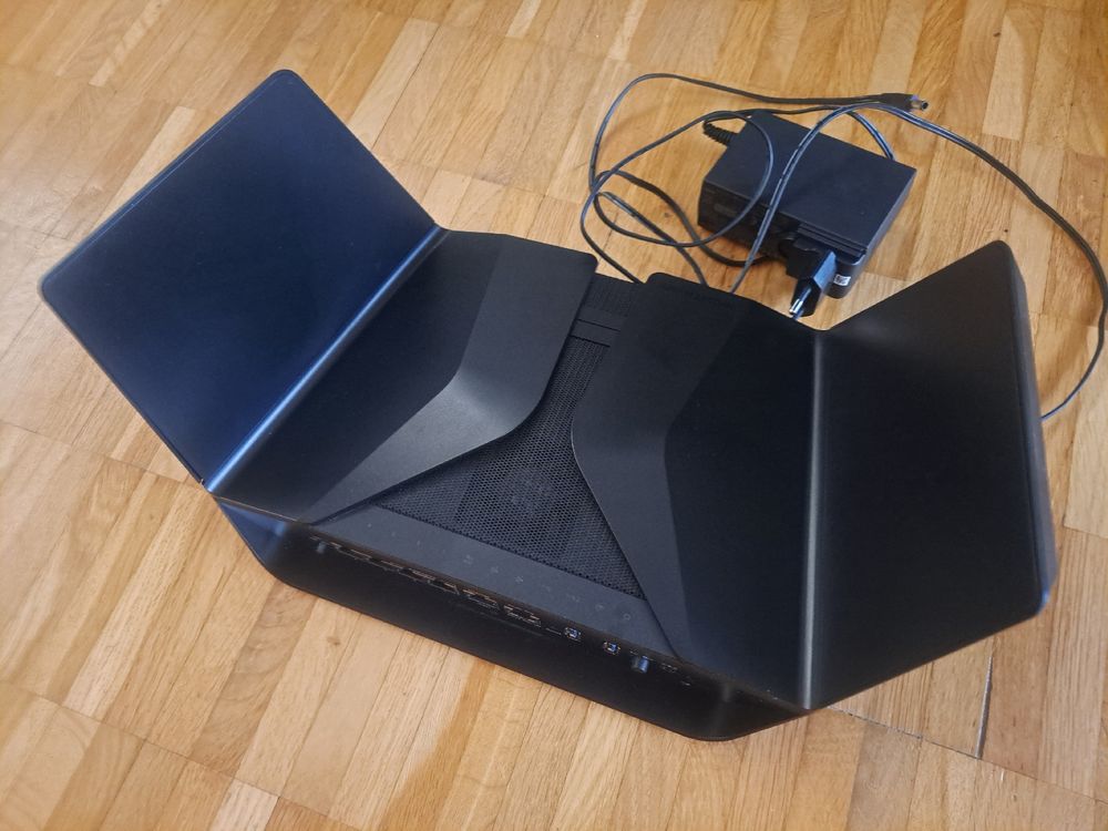 NETGEAR Nighthawk AX12 RAX 120 12-Kanal-W-LAN 6 Router | Kaufen auf Ricardo
