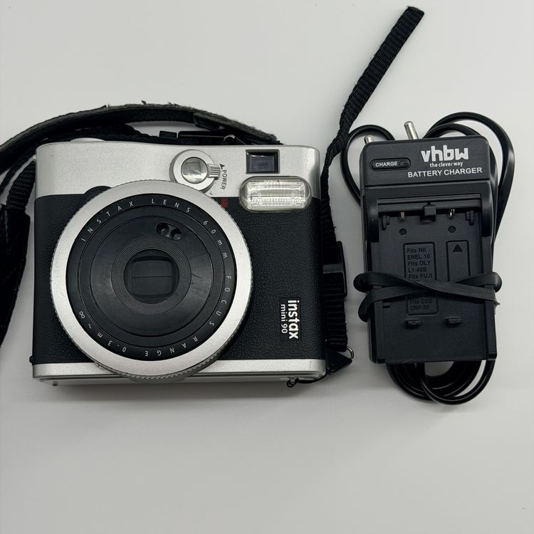 Fujifilm Instax Mini 90 Neo Classic + Chargeur (Gebraucht) in Vessy für ...