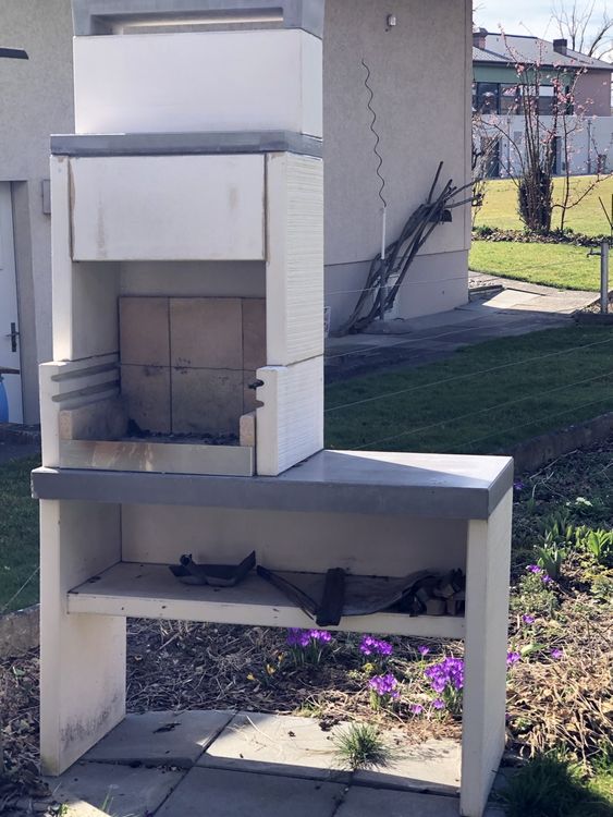 Grosser Gartengrill, Beton-Grillkamin mit Ablage | Kaufen auf Ricardo