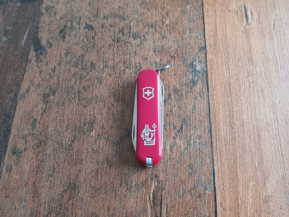Victorinox Classic mit Sternzeichen Wassermann (Gebraucht) in Gossau SG ...